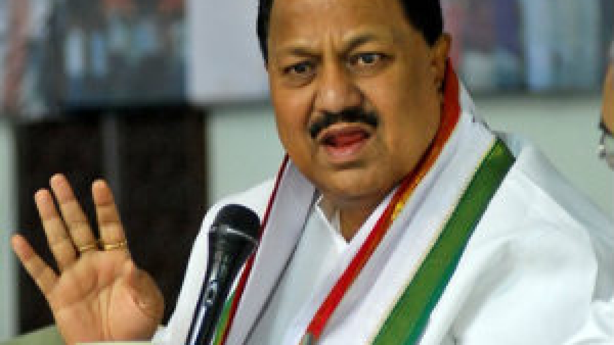 ఇబ్బంది పెట్టాలని లేదు: డిఎస్, కిరణ్‌పై సోనియాకు.. | D Srinivas meets ...