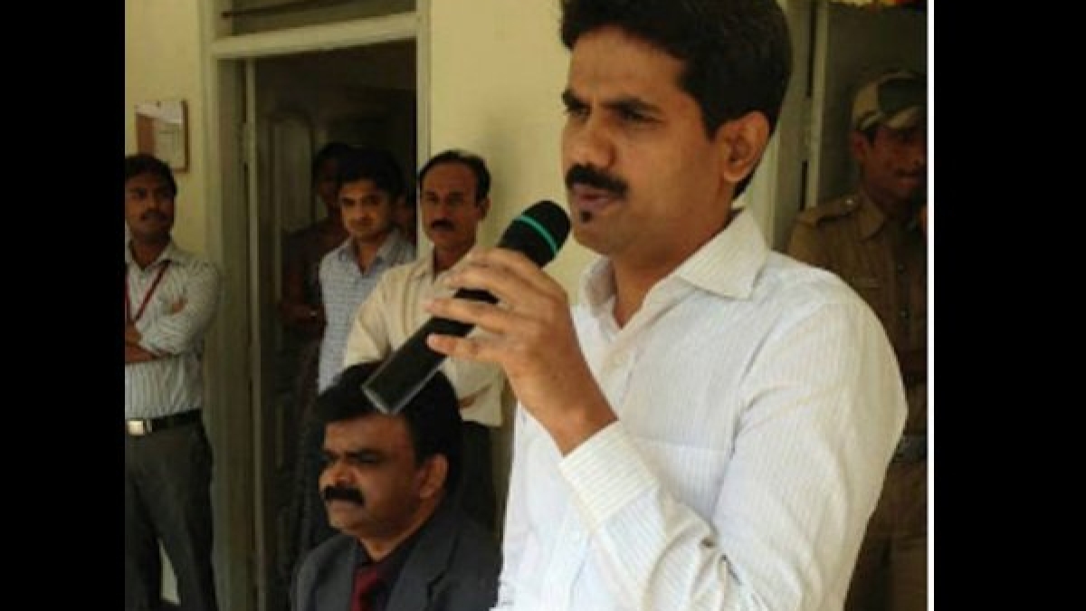 రవి మృతి ఎఫెక్ట్: చిక్కుల్లో హోం మంత్రి, సీఐడి ఐజీ బదిలీపై వెనక్కి ...