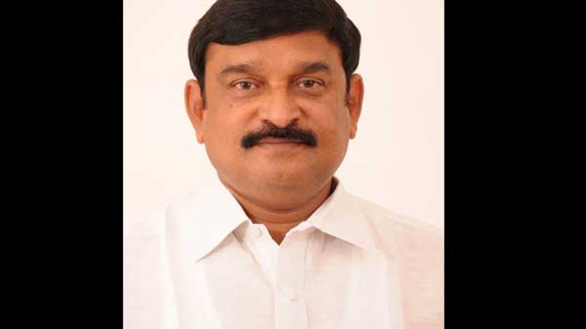 'వైసీపీ దెబ్బకు సీటు చేంజ్.. స్పీకర్ కు ఓపిక ఎక్కువ' | Vishnu Kumar ...