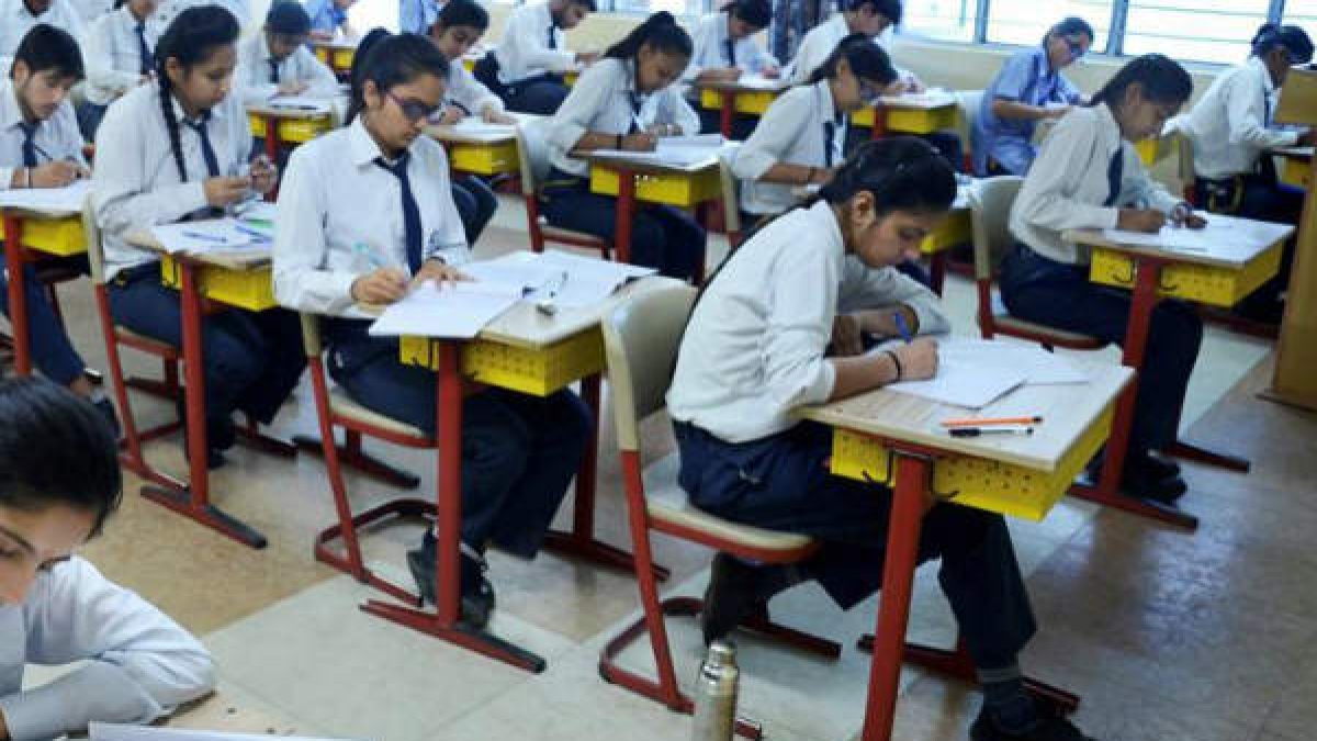 సీబీఎస్ఈ పేపర్ల లీకేజీ: ఇద్దరు టీచర్లు సహ ముగ్గురి అరెస్ట్ | CBSE Paper ...