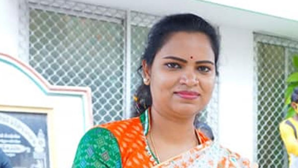 విడదల రజిని మంత్రి కావటంతో తెలంగాణాలోని ఆ గ్రామంలో సంబరాలు; రజిని ...