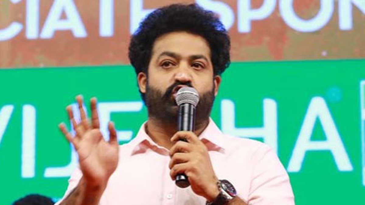 జూనియర్ ఎన్టీఆర్‌ అభిమానుల పిలుపు..!! | Jr NTR fans unhappy with TDP for not invite the actor to ...