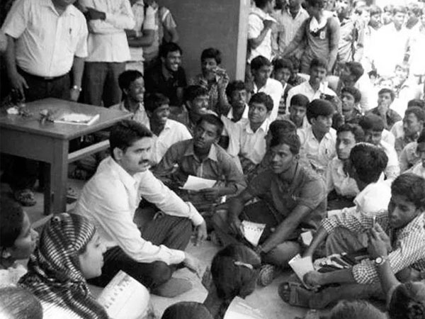 ఐఏఎస్ అధికారి రవి మాఫియా విరోధి: కోలారు టైగర్ (పిక్చర్స్) | Profile of ...