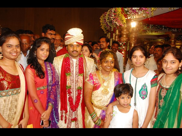 వధూవరులకు సీఎం, గవర్నర్‌ల ఆశీర్వాదం(ఫోటోలు) | Srinivas Goud daughter ...