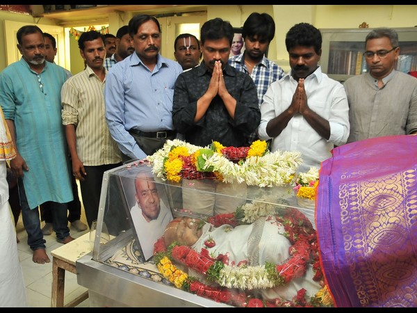 రంగాచార్యకు ప్రముఖుల నివాళి(పిక్చర్స్) | Telangana Deputy CM Kadiyam ...