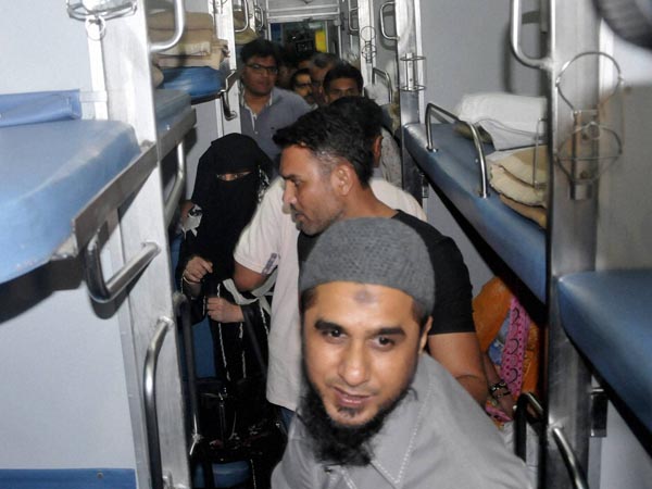 ఎవరి సమక్షంలో యాకుబ్ మెమన్‌ను ఉరి తీశారు...! | Three members of Yakub ...