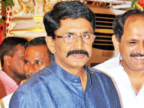 రాజకీయాల్లో ఇక మురళీమోహన్ కోడలు యాక్టివ్ | Murali Mohan's daughter-in ...