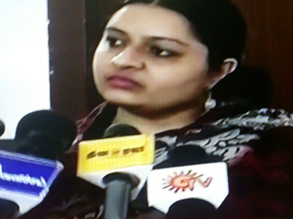 శశికళ మీద పోటీ చేస్తా: జయలలిత మేనకోడలు దీపా చాలెంజ్ | J Deepa has said ...