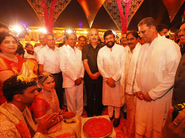 రచనా చౌదరి-విష్ణుతేజల వివాహంలో చిరంజీవి, జగన్, కెసిఆర్ | NTV Chairman ...