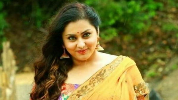 టీటీడీపై నటి నమిత షాకింగ్ కామెంట్స్ .. టీటీడీ పని తీరుపై అసంతృప్తి | Actress Namitha shocking ...