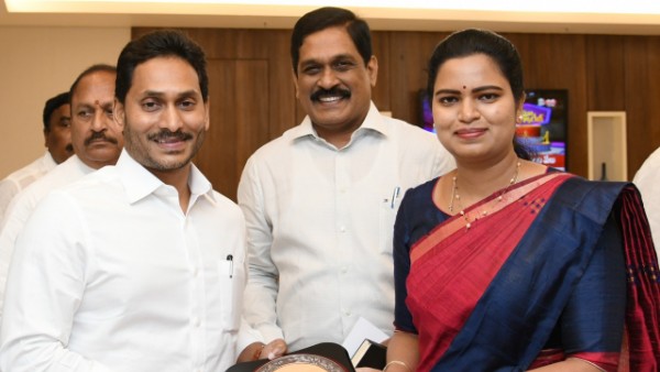 YS Jagan: Minister Vidadala Rajiniకి AP CM ప్రశంసలు - Telugu Oneindia