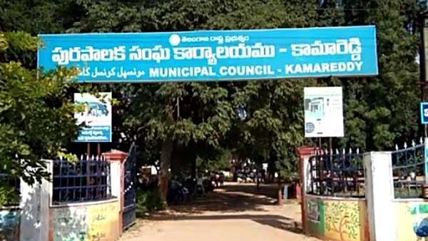 కామారెడ్డిలో టెన్షన్.. ఎమ్మెల్యేలకు రైతుల అల్టిమేటం!! | Tension in ...