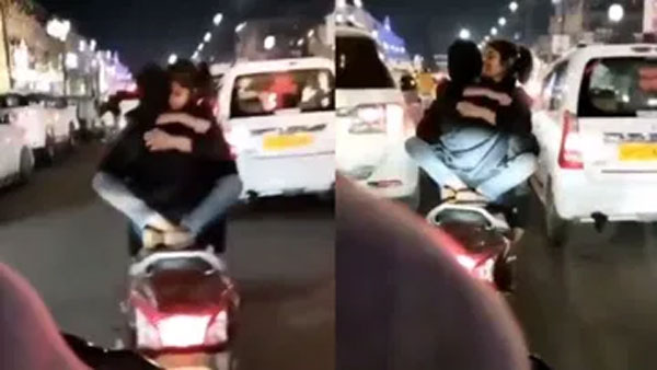 Lovers: రద్దీరోడ్డులో స్కూటీలో లవర్స్ లిప్ లాక్, రొమాన్స్, హీరో హీరోయిన్ కోసం?, సీసీటీవీల్లో ...