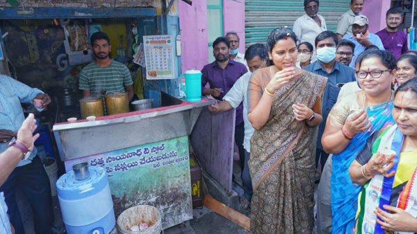 Vidadala Rajini: Chilakaluripetలో Gadapa Gadapaku Mana Parabhutvam కార్యక్రమంలో మంత్రి - Telugu ...