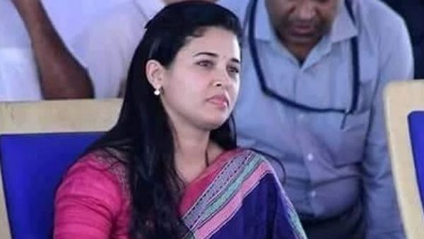 తెలుగు ఐఎఎస్ అధికారిణి రోహిణి సింధూరిపై సంచలన ఆరోపణలు చేసిన ఐపీఎస్ ...