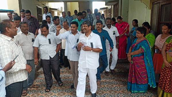 ఏపీ సర్కార్ పై ఉద్యోగుల మరో అస్త్రం-నేటి నుంచి వర్క్ టూ రూల్ మొదలు ...