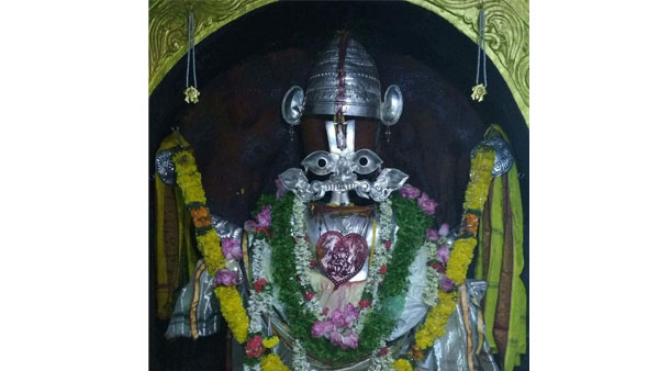 మానవ శరీరంలా మెత్తగా, ఛాతీపై వెంట్రుకలతో నరసింహ విగ్రహం.. మల్లూరు ఆలయంలో అద్భుతాలెన్నో ...