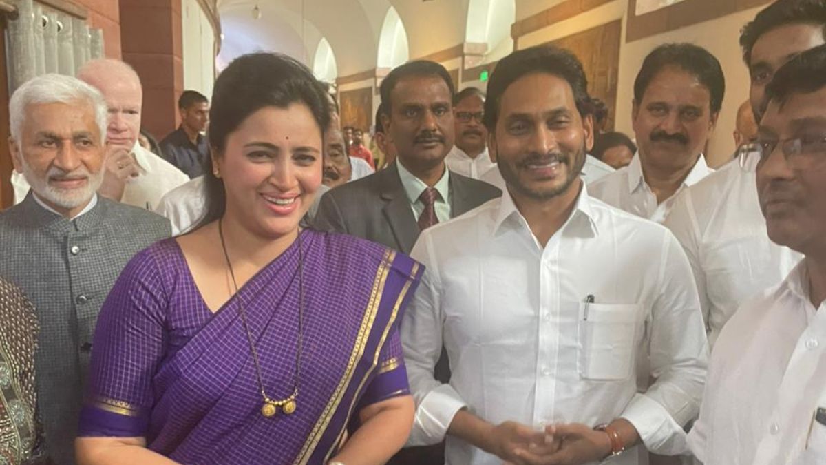 పార్లమెంట్ లో జగన్- ఫొటో దిగిన నటి, ఎంపీ..!! | Amaravati MP Navneet ...