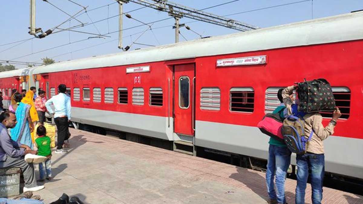 జనరల్ బోగీలు రైలు మొదట్లో, చివర్లో ఎందుకుంటాయో తెలుసా? | train general ...