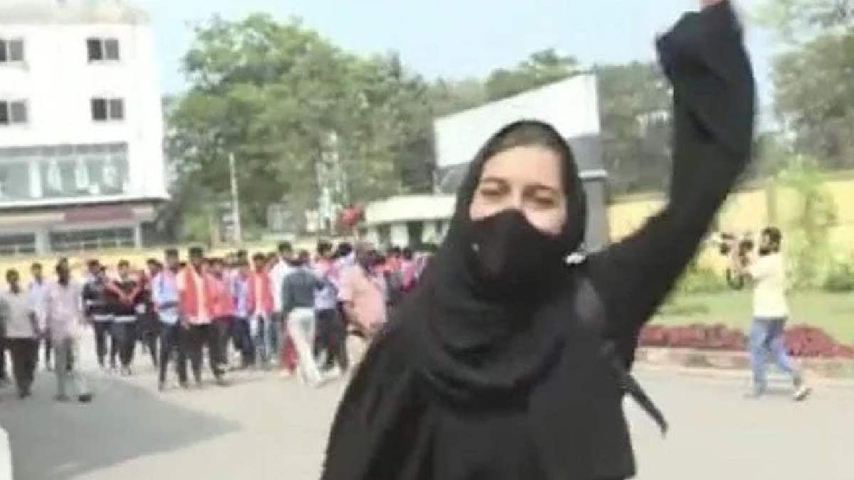 కర్నాటక క్లాస్ 12 టాపర్ గా హిజాబ్ పోరాటం చేసిన బాలిక.. | karnataka ...