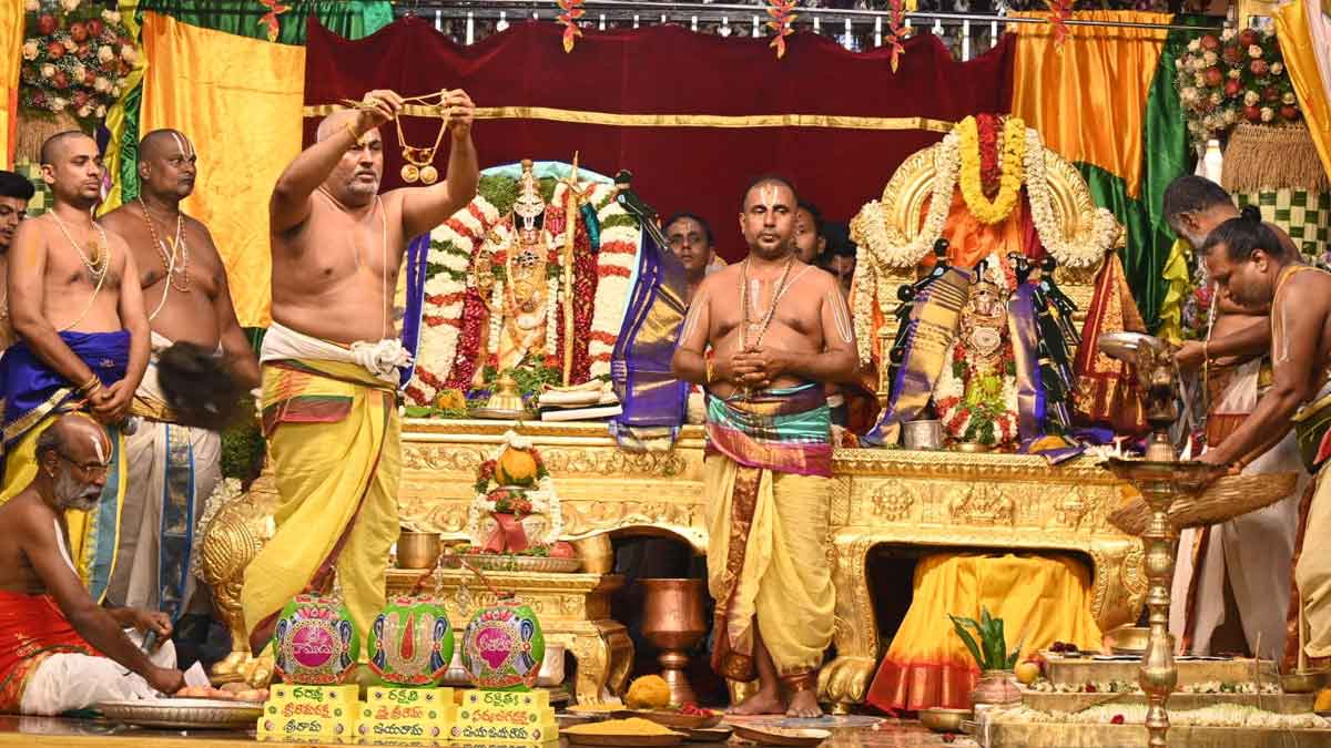 వైభవంగా సీతారాముల కల్యాణం..!! | Ontimitta Sri Sitarama Kalyanam was ...
