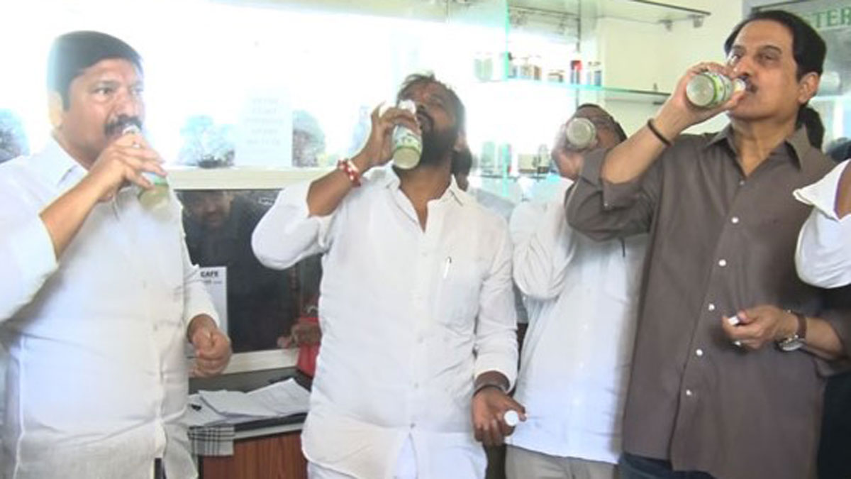 తెలంగాణ నీరా తాగిన ఏపీ మంత్రి జోగి రమేష్, సుమన్: ఇక ఏపీలోనూ! | AP ...