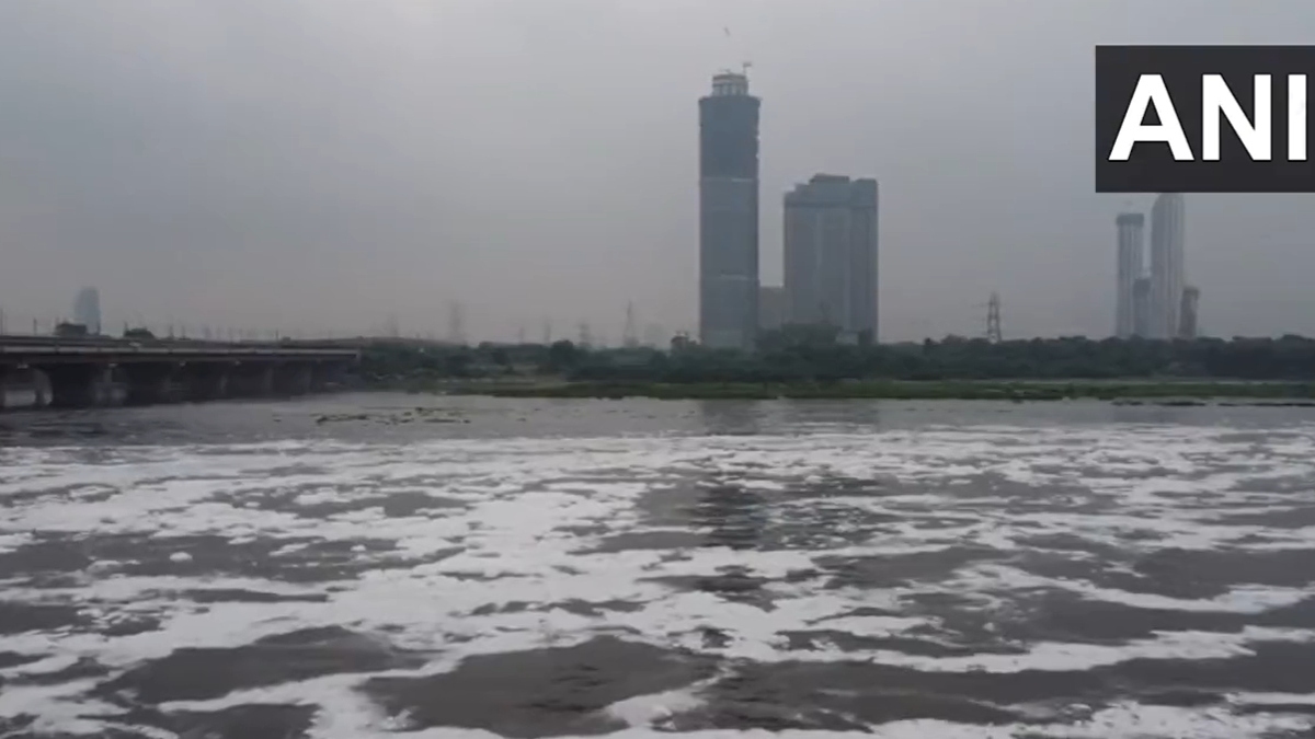 ఢిల్లీని వణికిస్తున్న యమునా నది: ప్రమాదకర స్థాయిని దాటి ప్రవాహం, హై-అలర్ట్ | Delhi On High Alert ...