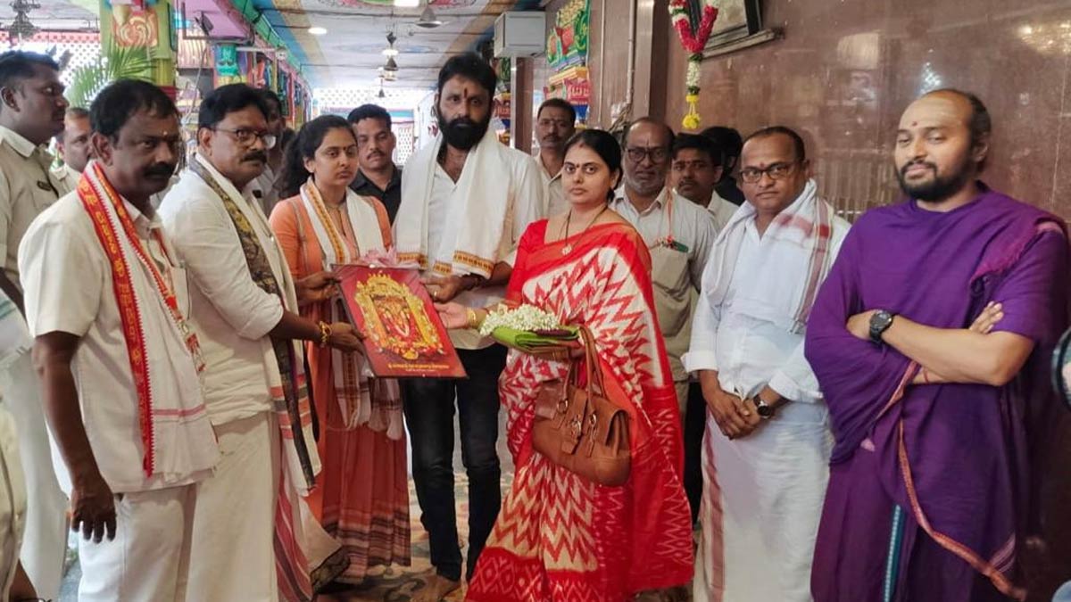 బెజవాడ దుర్గమ్మకు కొడాలి నాని పూజలు-జగన్ కోసం ఏం కోరుకున్నారో తెలుసా ...