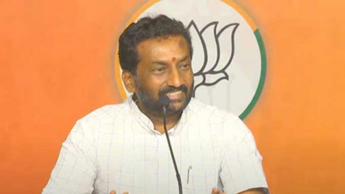 వారితో ఫొటోలు, మాపై దాడులా?: కొత్త ప్రభాకర్‌పై కత్తి దాడి ఘటనపై ...