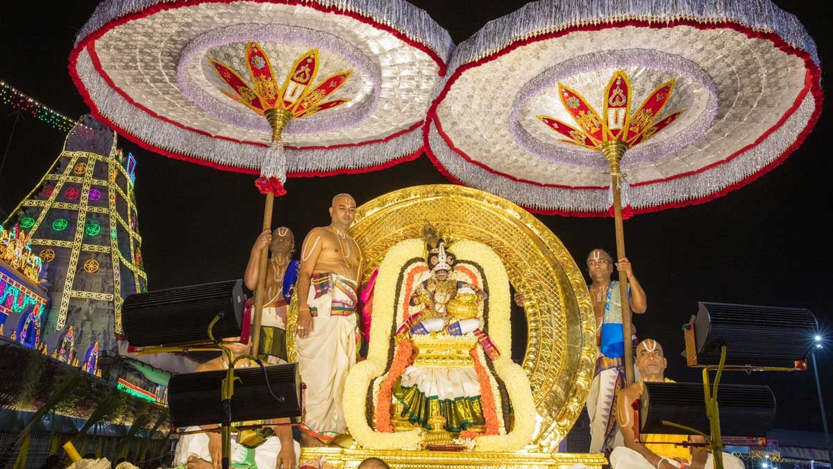 తిరుమలలో చంద్రప్రభవాహనంపై నవనీత క్రిష్ణుడు, గోవిందా గోవిందా, భక్తుల ...