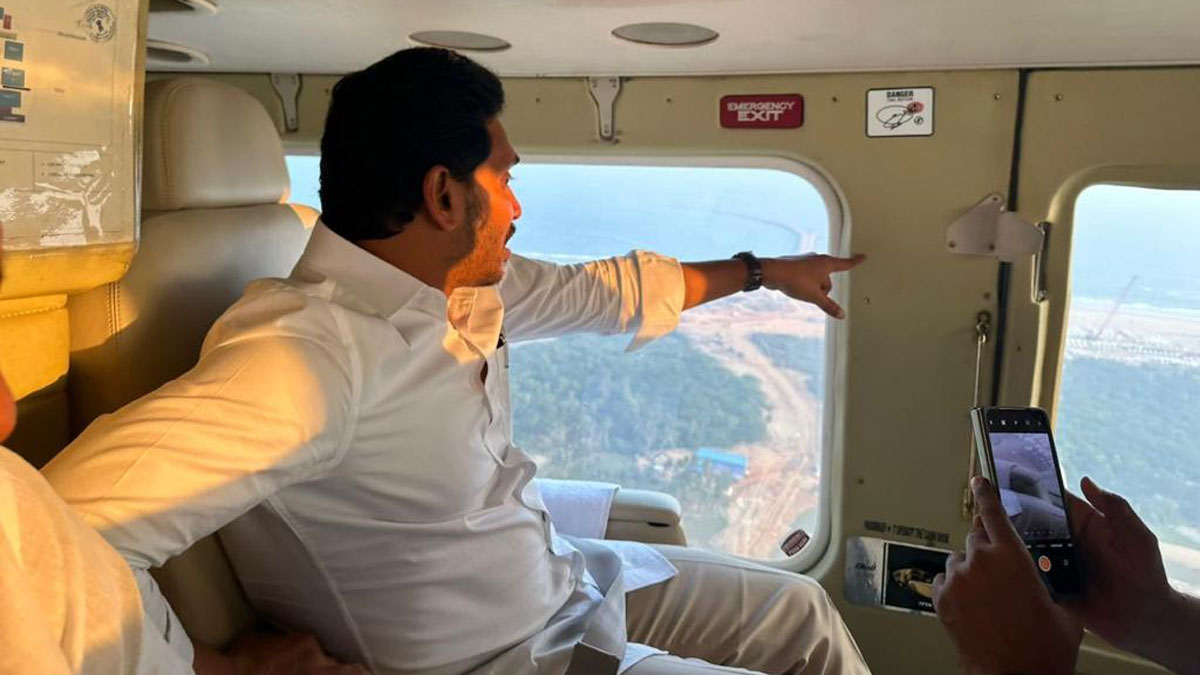 వైఎస్ జగన్ సర్‌ప్రైజ్ విజిట్..!! | CM YS Jagan has hold aerial survey ...