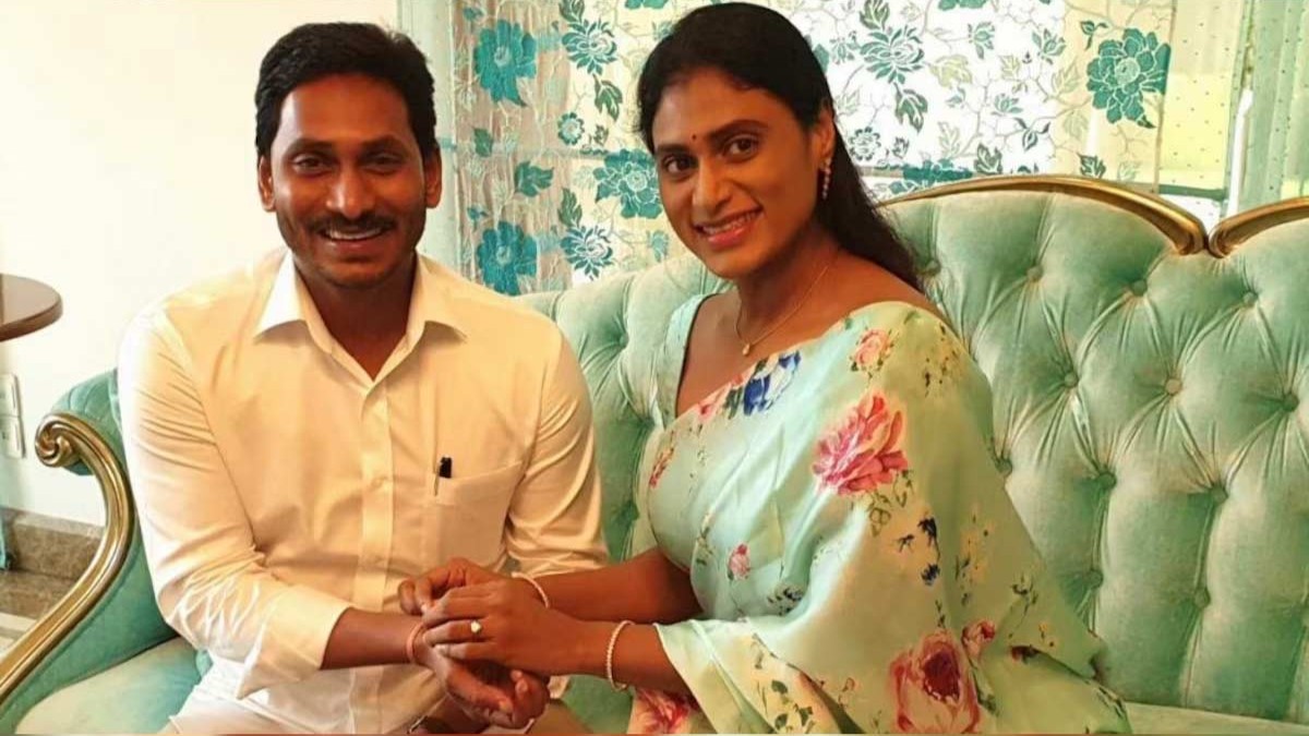 జగన్ ఇంటికి షర్మిల: కుమారుడి పెళ్లికి ఆహ్వానం, అన్నా వదినలతో అరగంటపాటు ...