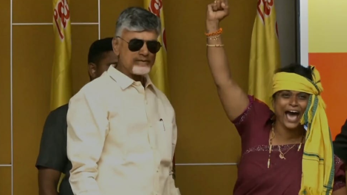 CBN: కార్యకర్త కోసం కొత్త లూక్ లో సీఎం చంద్రబాబు.. | A photo of CM ...