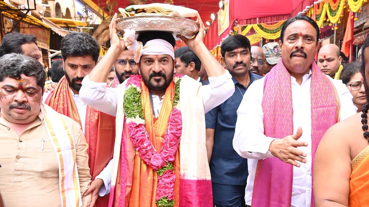 CM Revanth Reddy: ఉజ్జయిని మహంకాళి అమ్మవారిని దర్శించుకున్న సీఎం రేవంత్ ...